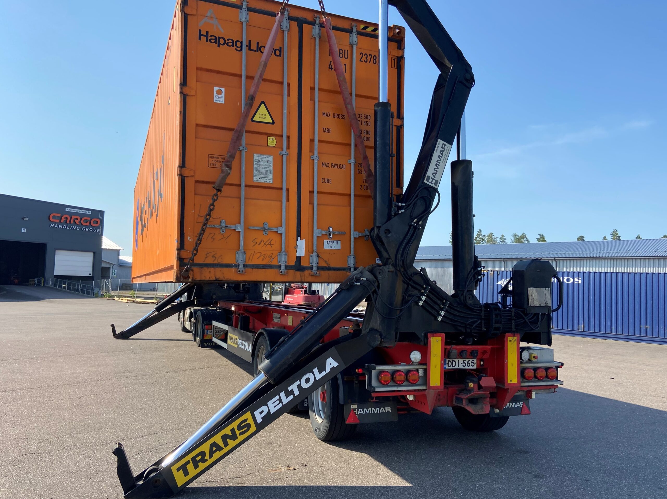 side loader, itse lastaava konttiperävaunu - kontin nostot missä vain